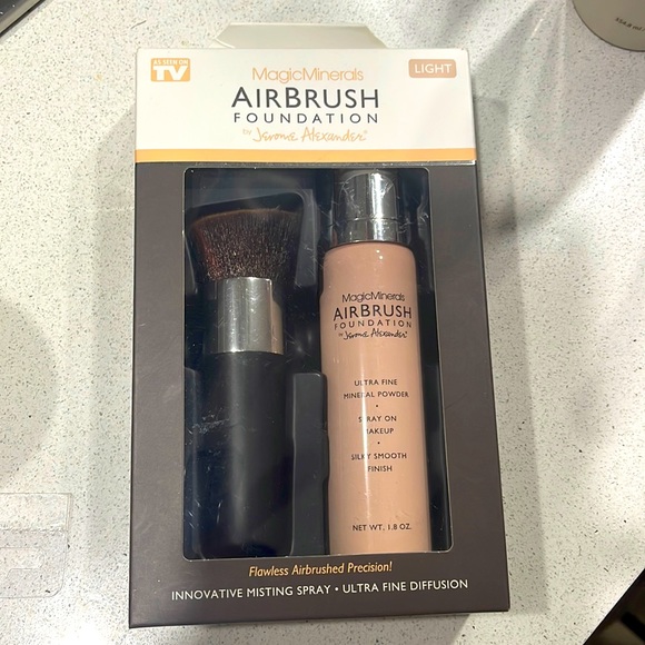 MagicMinerals | Makeup | Magic Minerals Air Brush Foundation Light | Poshmark